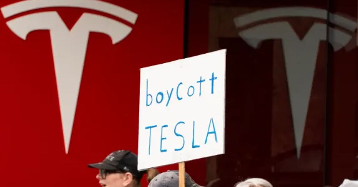 Boycotting Tesla